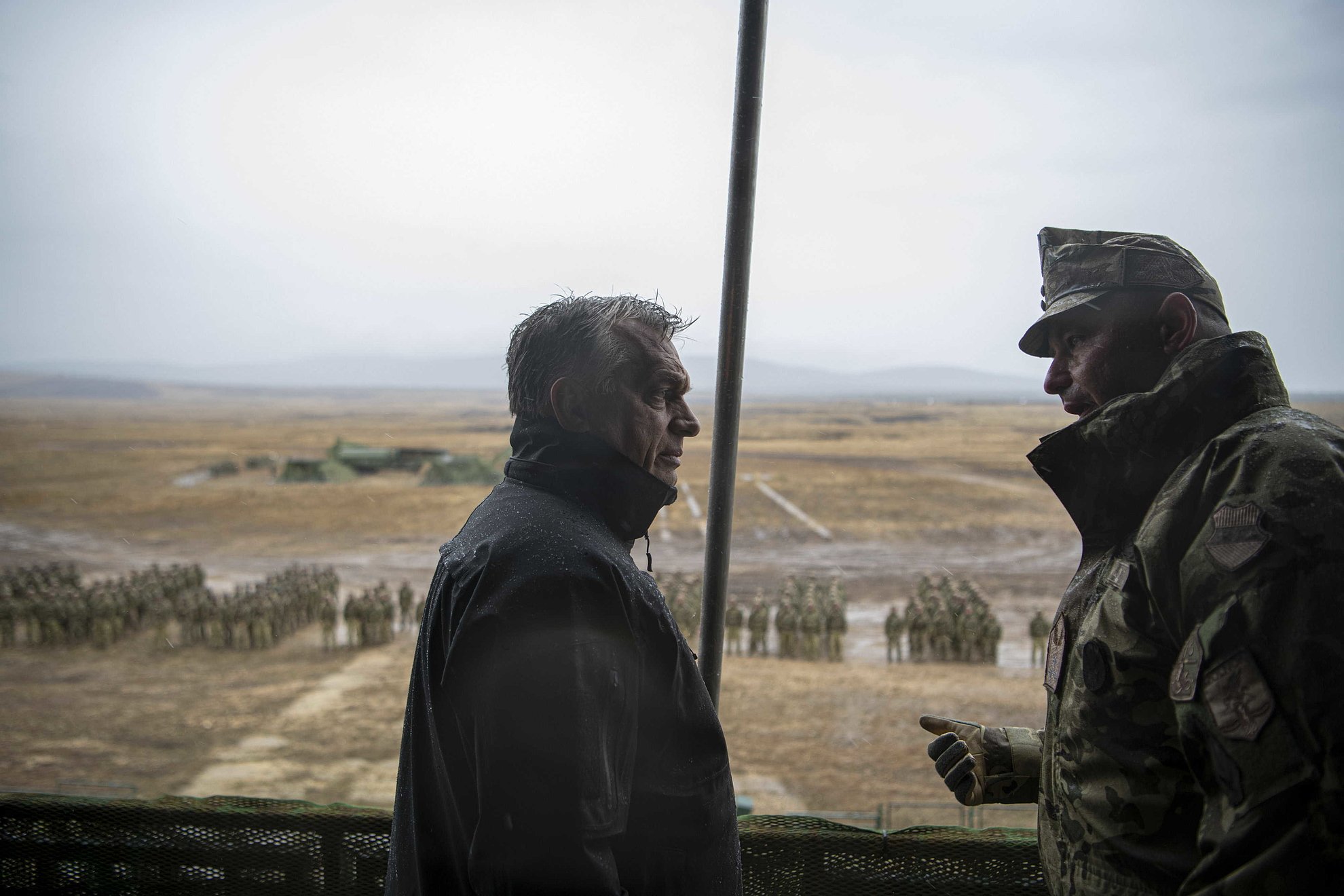 Hiába győz Magyar Péter, Orbán Viktor oszthatja szét a 6300 milliárd ...